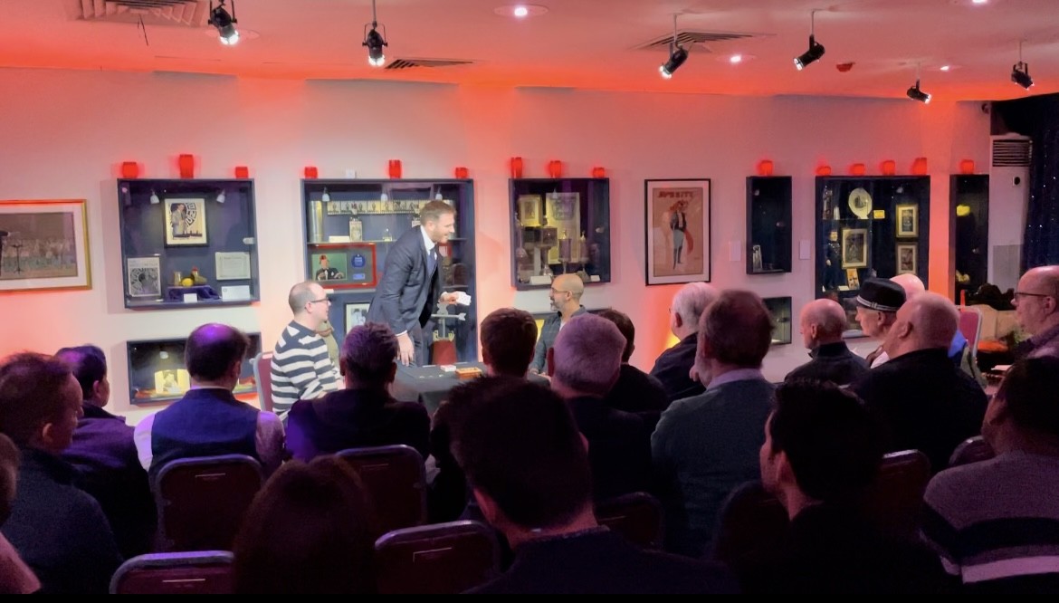 About Richard Symes Magic - Close up magician About